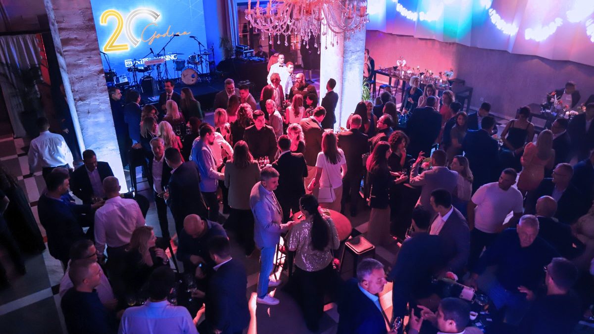 Intesa Leasing obeležila 20 godina poslovanja | Biznis.rs